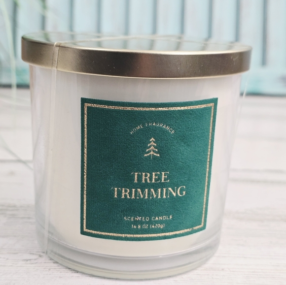 Accents | Nwt Tree Trimming Scented Candle White And Green 148oz | Poshmark